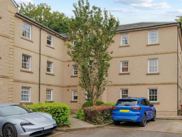 3 bedroom flat for sale