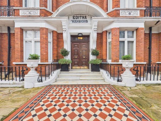 3 bedroom flat for sale
