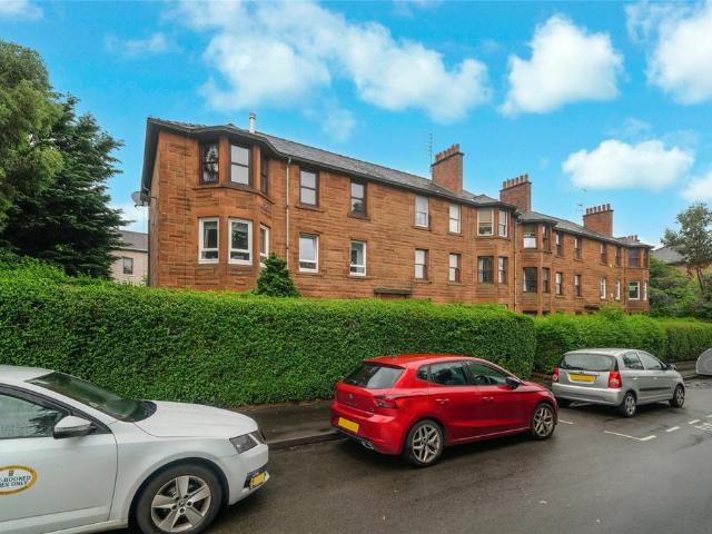 3 bedroom flat for sale