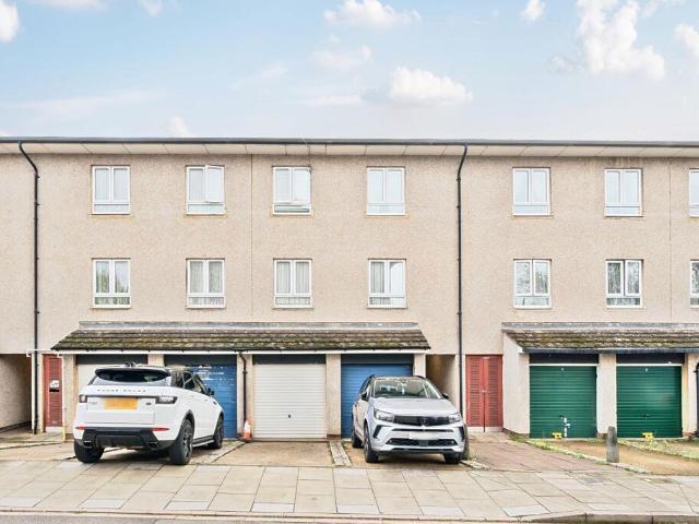 3 bedroom flat for sale