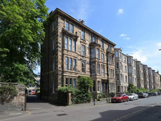 3 bedroom flat for sale