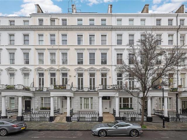 3 bedroom flat for sale