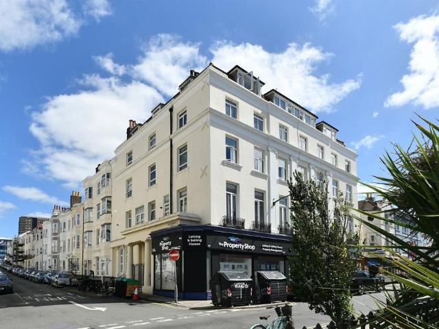 3 bedroom flat for sale