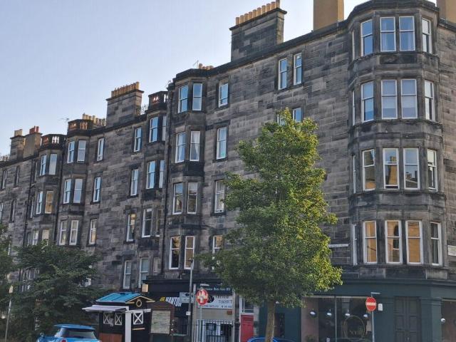 3 bedroom flat for sale