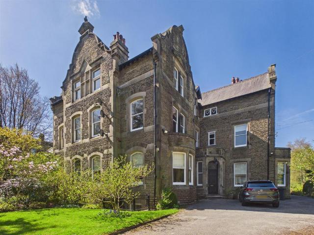 3 bedroom flat for sale