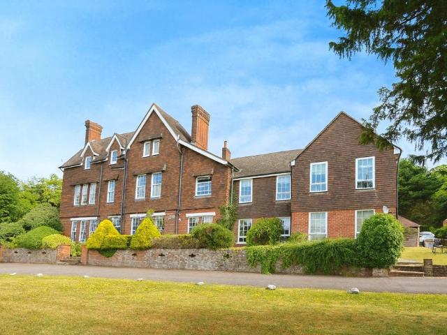 3 bedroom flat for sale