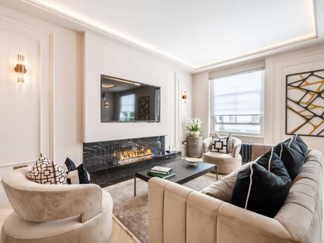 3 bedroom flat for sale