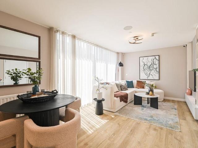 3 bedroom flat for sale