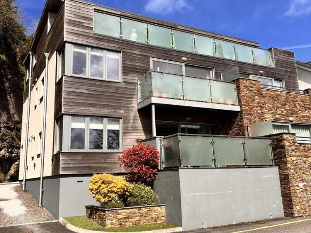 3 bedroom flat for sale