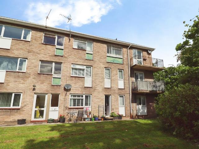 3 bedroom flat for sale