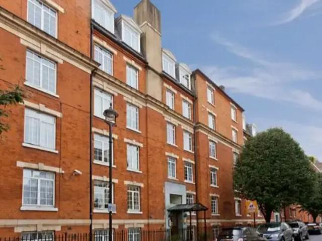 3 bedroom flat for sale