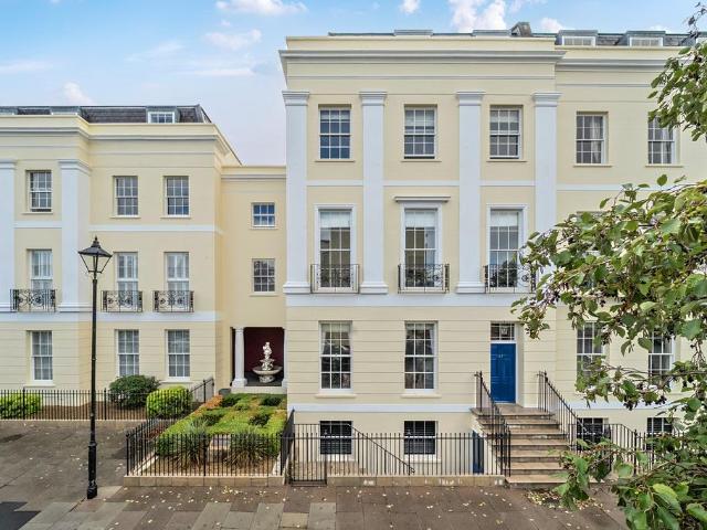 3 bedroom flat for sale
