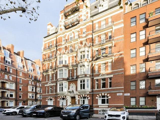 3 bedroom flat for sale