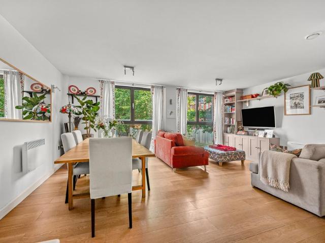 3 bedroom flat for sale