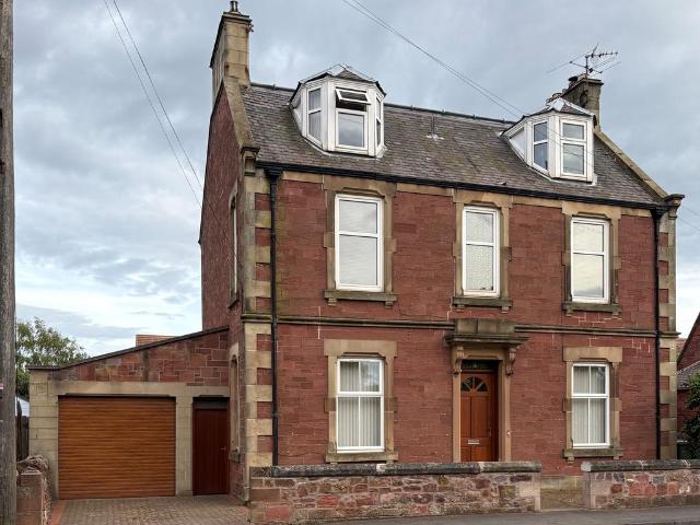 3 bedroom flat for sale