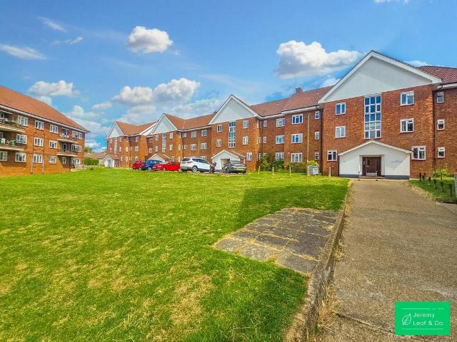 3 bedroom flat for sale
