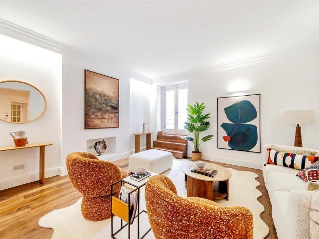 3 bedroom flat for sale