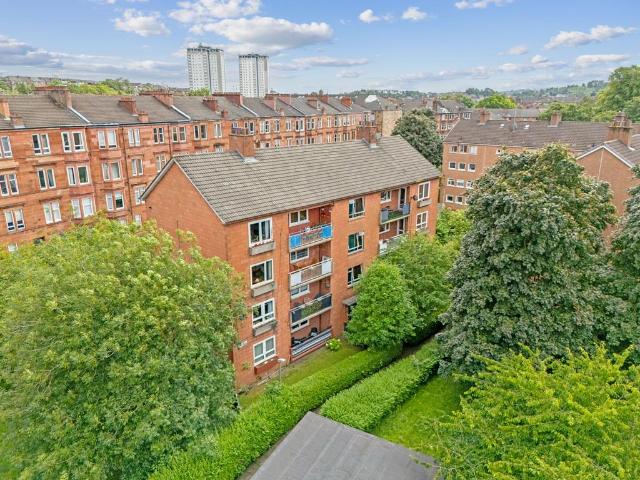 3 bedroom flat for sale