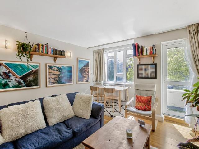 3 bedroom flat for sale