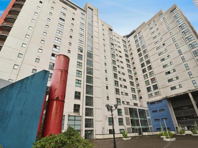 3 bedroom flat for sale