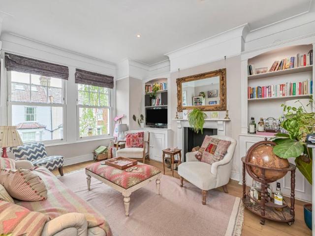 3 bedroom flat for sale