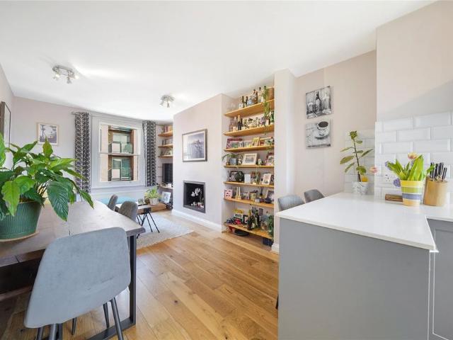 3 bedroom flat for sale