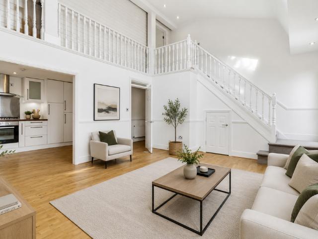 3 bedroom flat for sale