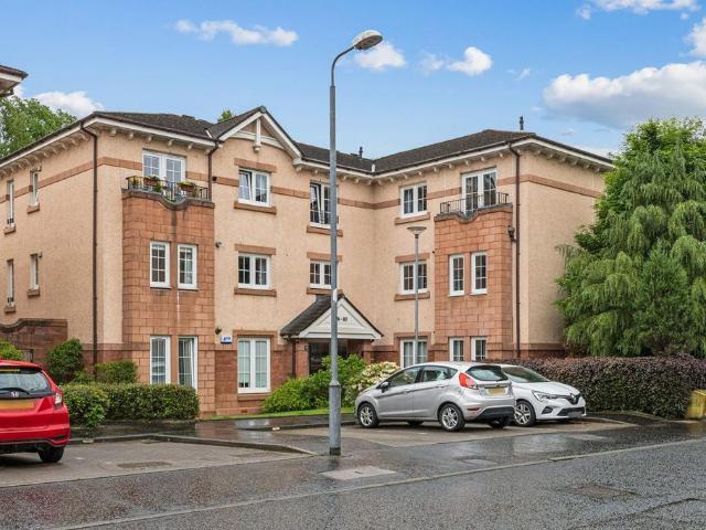 3 bedroom flat for sale