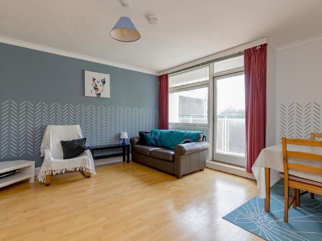 3 bedroom flat for sale