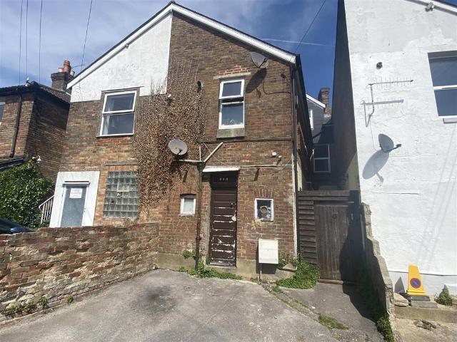 3 bedroom flat for sale