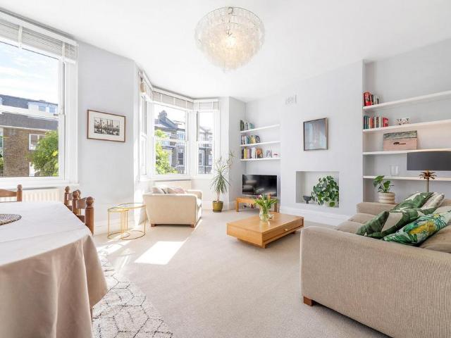 3 bedroom flat for sale