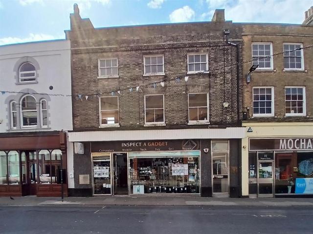 3 bedroom flat for sale