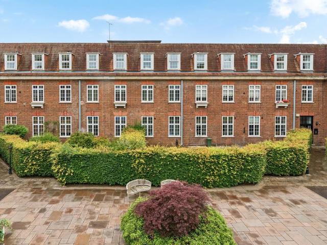 3 bedroom flat for sale