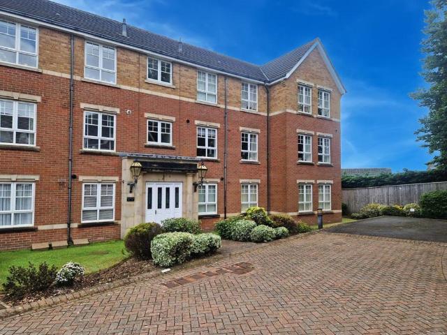 3 bedroom flat for sale