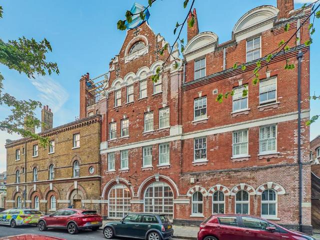 3 bedroom flat for sale