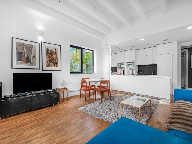 3 bedroom flat for sale