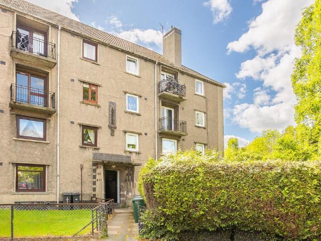 3 bedroom flat for sale