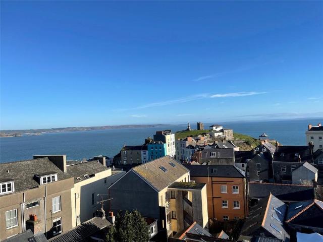 3 bedroom flat for sale