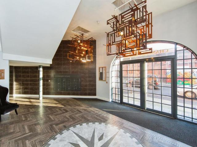 3 bedroom flat for sale