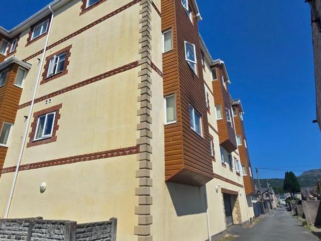 3 bedroom flat for sale