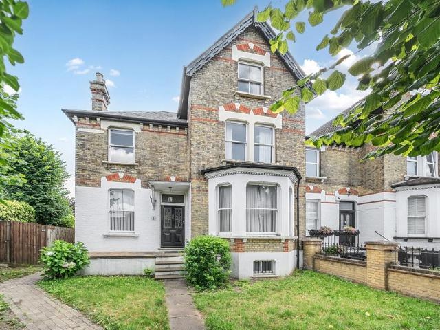 3 bedroom flat for sale