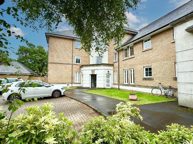 3 bedroom flat for sale