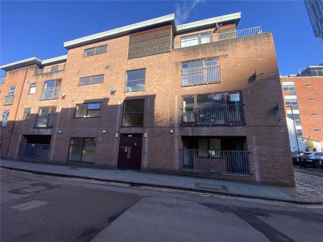 3 bedroom flat for sale