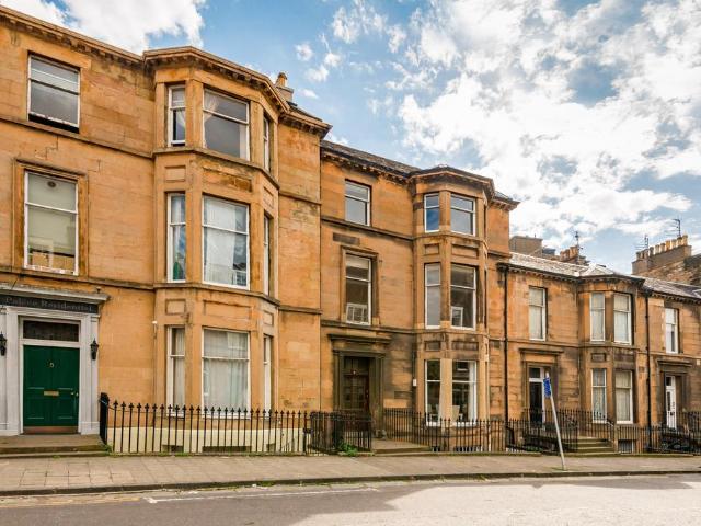 3 bedroom flat for sale