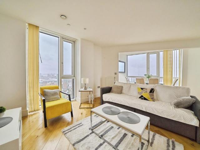 3 bedroom flat for sale