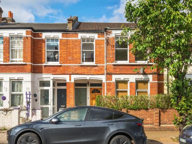 3 bedroom flat for sale