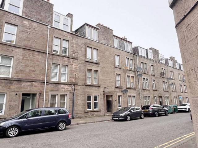 3 bedroom flat for sale