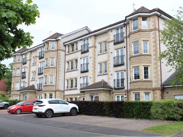 3 bedroom flat for sale