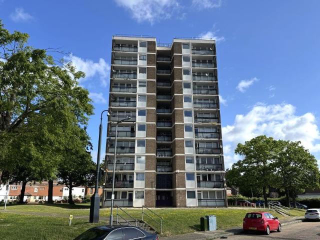 3 bedroom flat for sale