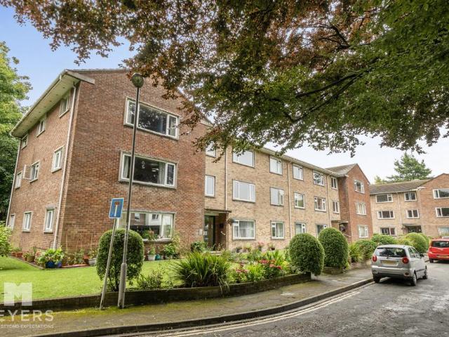 3 bedroom flat for sale